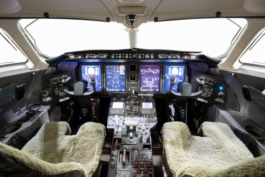 2005 Challenger 300 - CFS Jets