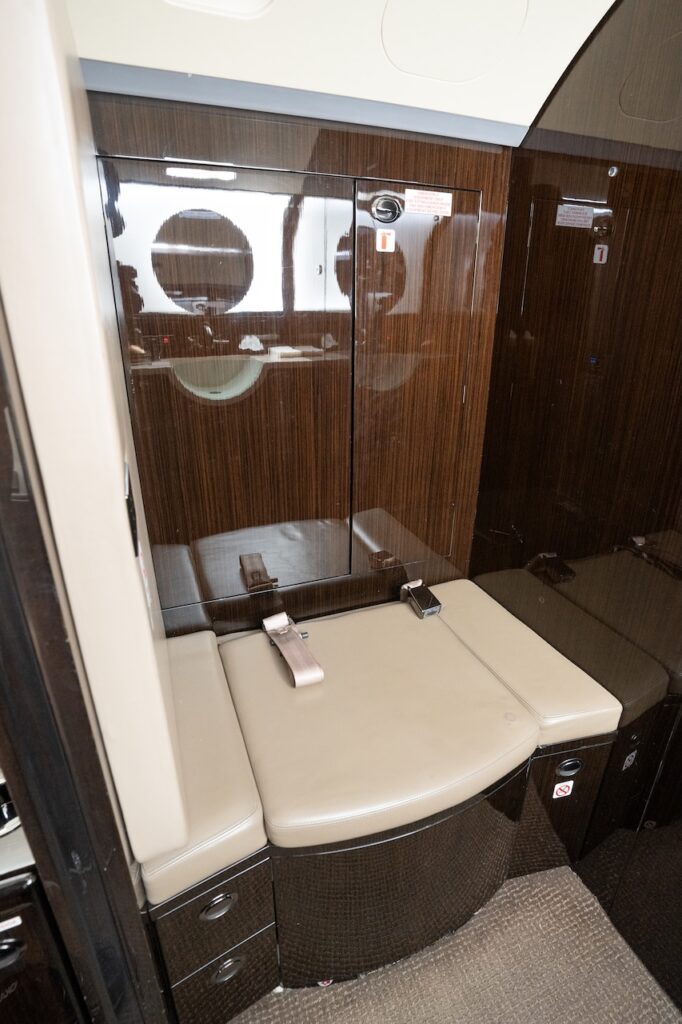 2005 Challenger 300 - CFS Jets