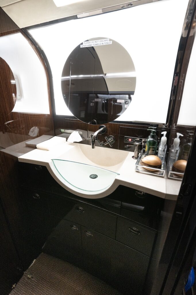 2005 Challenger 300 - CFS Jets